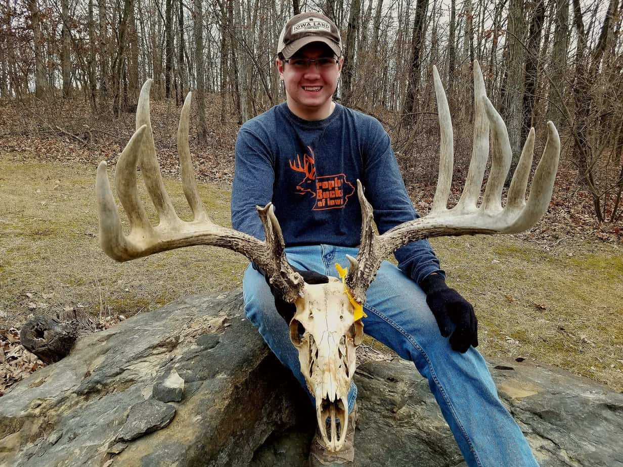 What Is A Deadhead Buck Big Deer