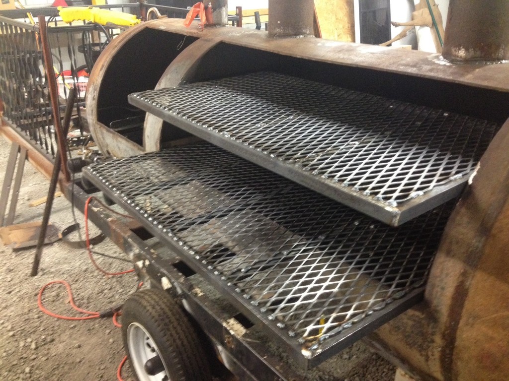 DIY: Man Turns 250-Pound Tank Into BBQ Cooker (Plus How To Roast Deer ...