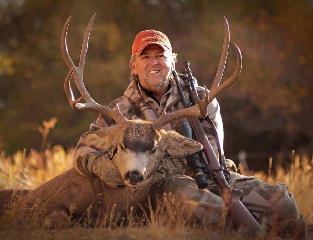 Amazing Trail-Camera: Coyote Chases Deer! - Big Deer