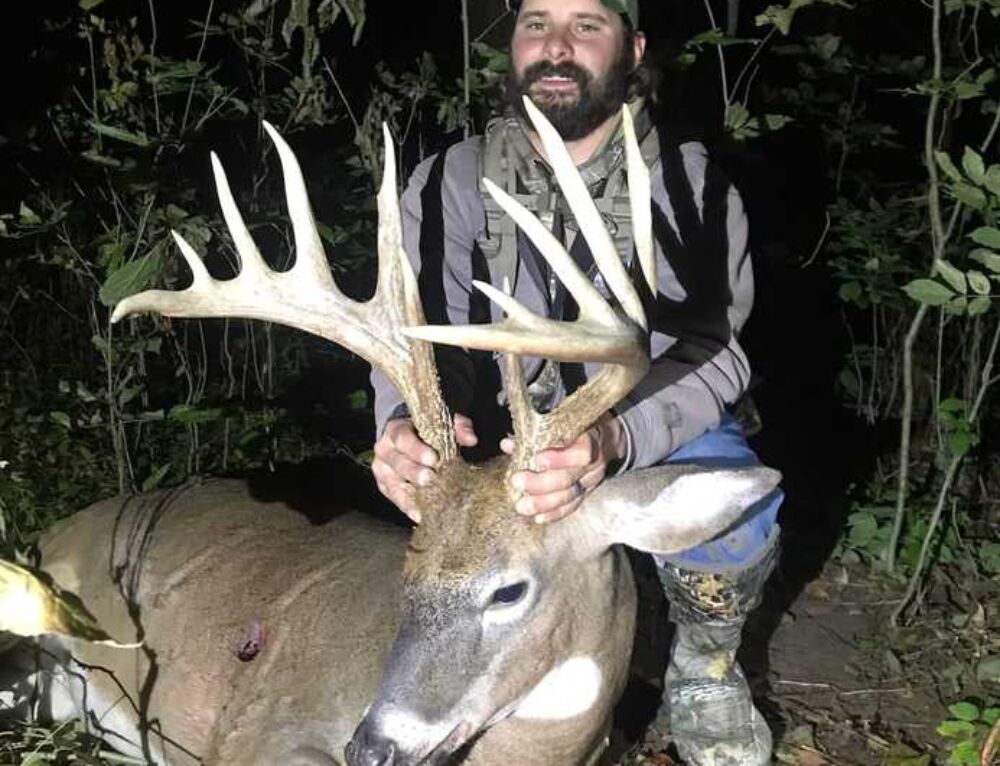 How to Judge and Measure A Whitetail Buck Rack - Big Deer