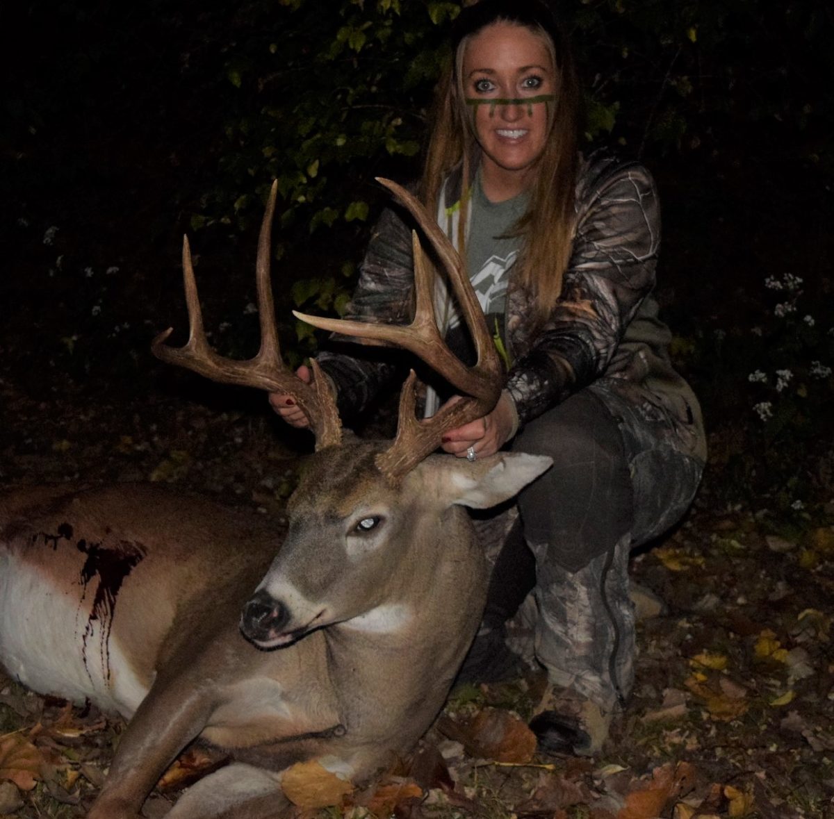Illinois Huntress Bags One-Eyed Buck - Big Deer
